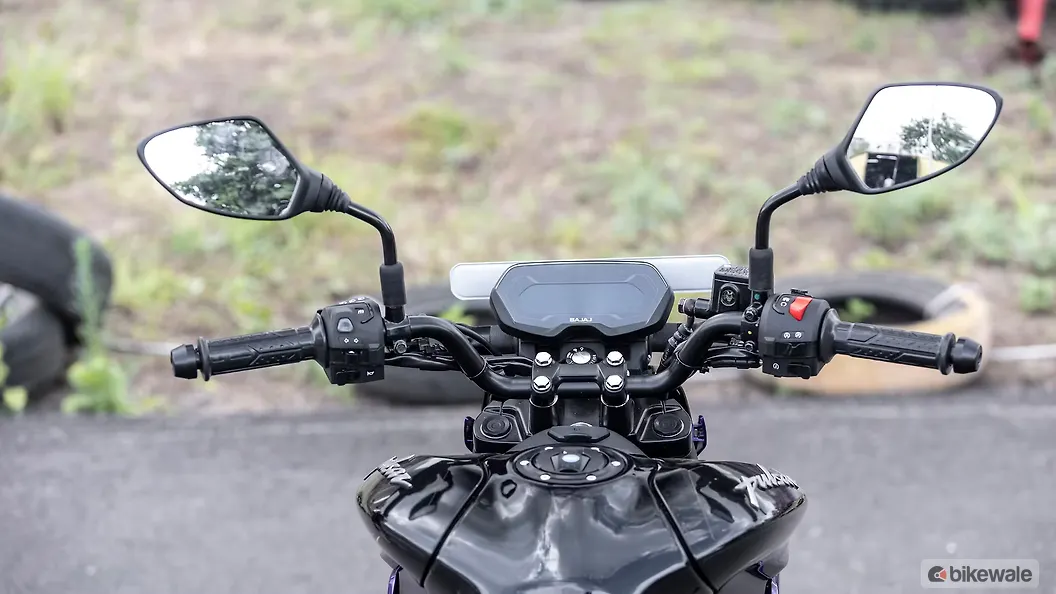 Bajaj Pulsar N125 Left Side Handelbar Grip Image – BikeWale