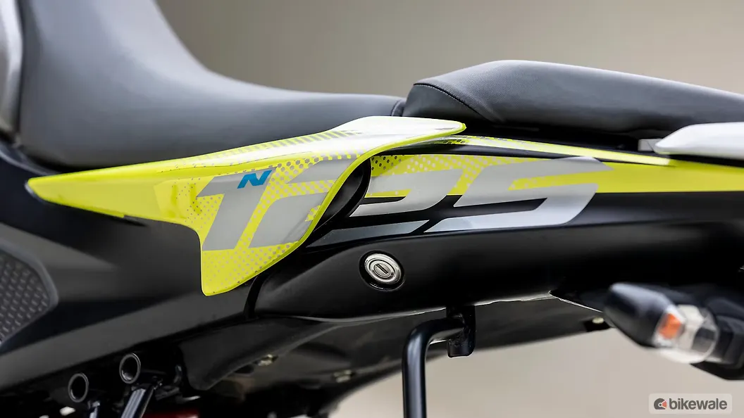 Bajaj Pulsar N125 Seat Remove/Fix Lock Image – BikeWale