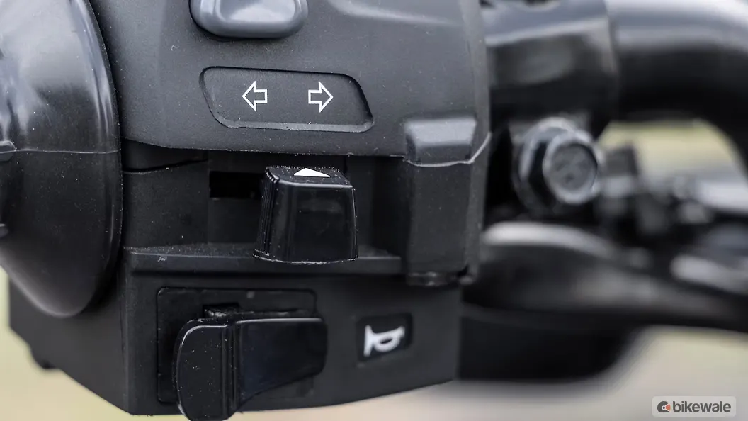 Bajaj Pulsar N125 Turn Indicators Switch Image – BikeWale