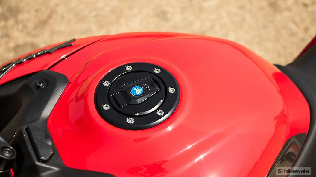 Bajaj Pulsar N250 Handlebar Clamp Image – BikeWale