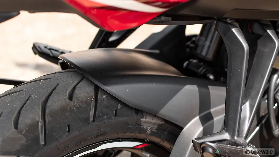 Bajaj Pulsar N250 Rear Disc Brake Image – BikeWale