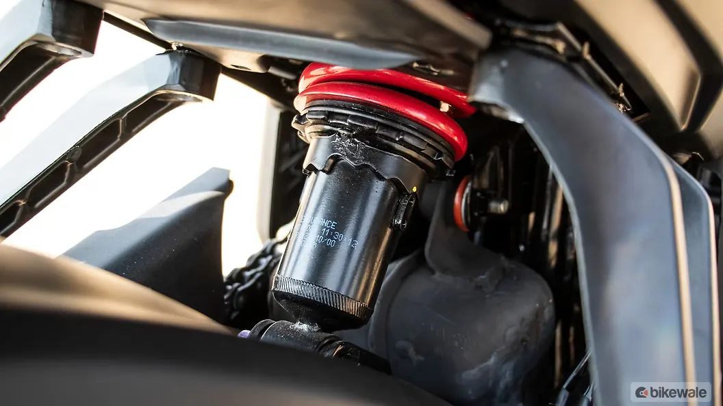 Bajaj Pulsar N250 Rear Shock absorbers Image – BikeWale