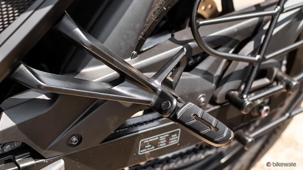 Bajaj Pulsar N250 Side Stand Image – BikeWale