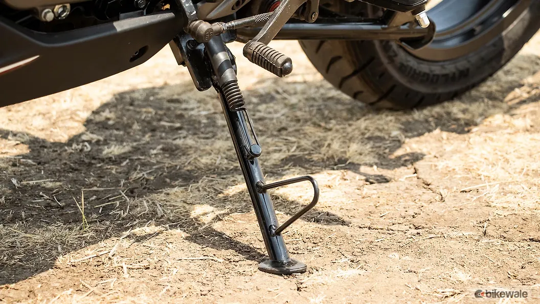 Bajaj Pulsar N250 Main Stand Image – BikeWale
