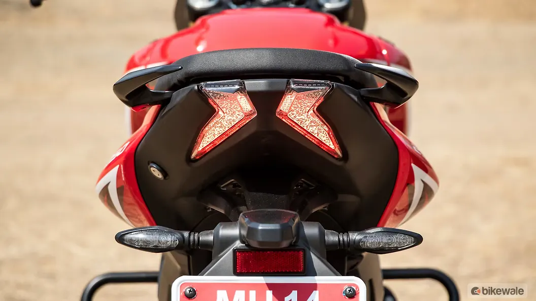 Bajaj Pulsar N250 Number Plate Lamp Image – BikeWale