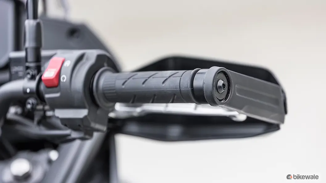 Honda Transalp XL750 Right Side Handelbar Throttle Grip Image – BikeWale