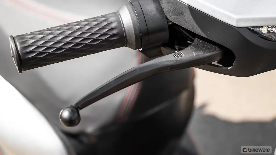 BGauss BG RUV 350 Front Brake Lever Image – BikeWale