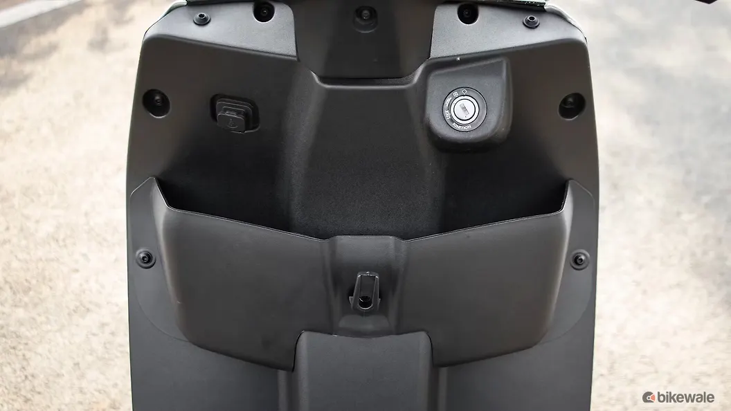 BGauss BG RUV 350 Front Luggage Hook Image – BikeWale