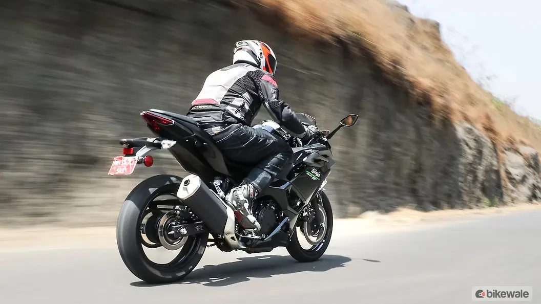 Kawasaki Ninja 500 Right Rear Three Quarter Image – BikeWale