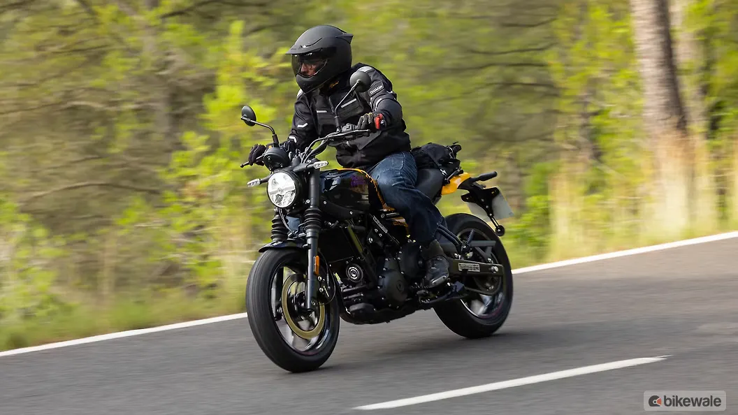 Royal Enfield Guerrilla 450 Left Front Three Quarter Image – BikeWale