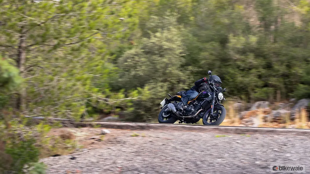 Royal Enfield Guerrilla 450 Right Side View Image – BikeWale