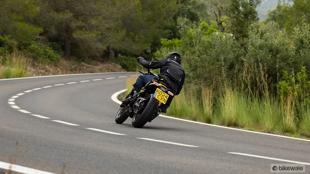 Royal Enfield Guerrilla 450 Right Side View Image – BikeWale