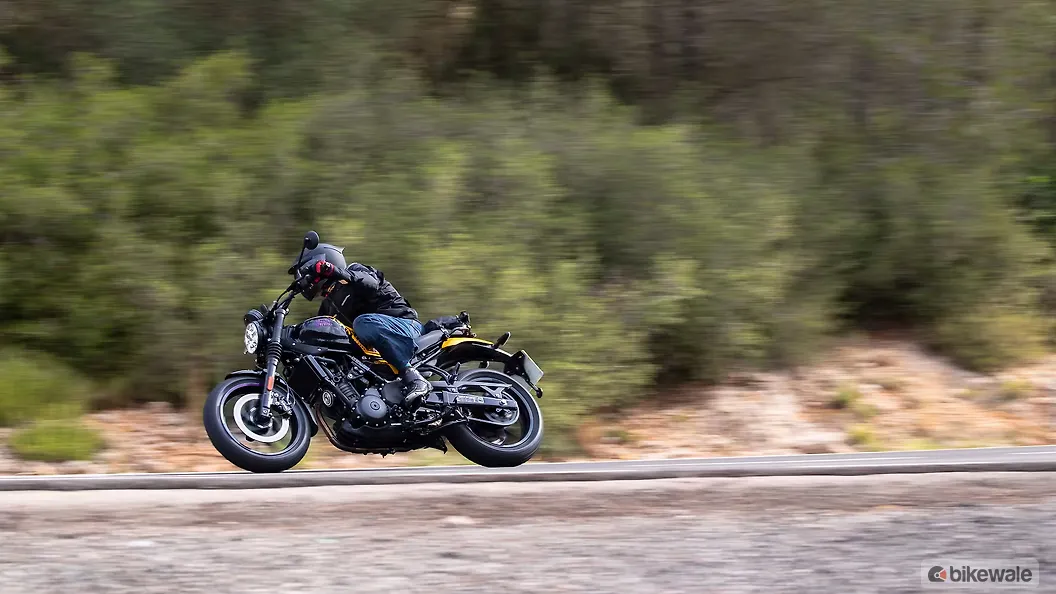 Royal Enfield Guerrilla 450 Right Rear Three Quarter Image – BikeWale