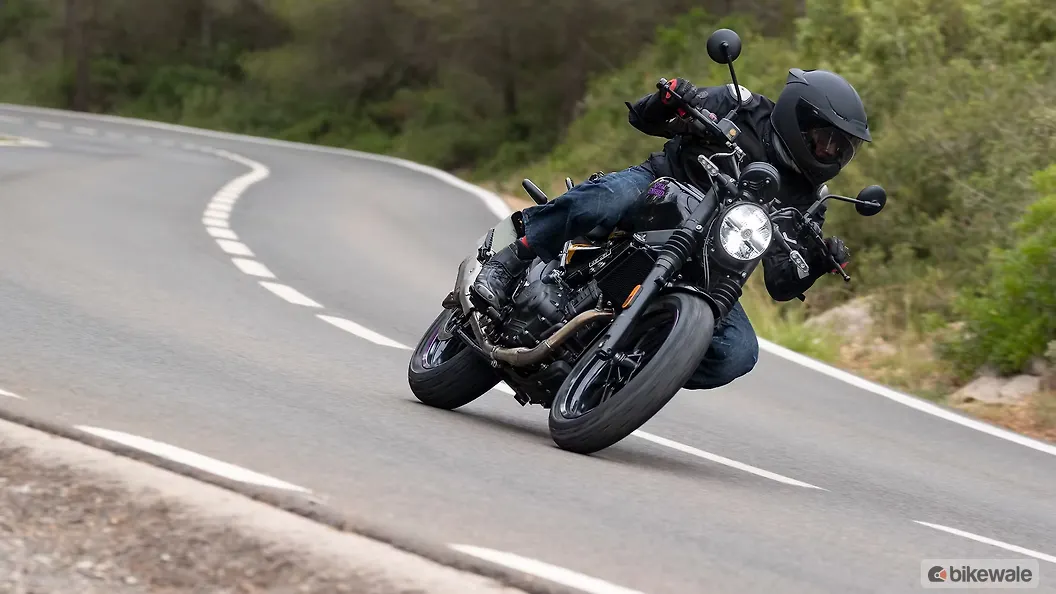 Royal Enfield Guerrilla 450 Right Side View Image – BikeWale