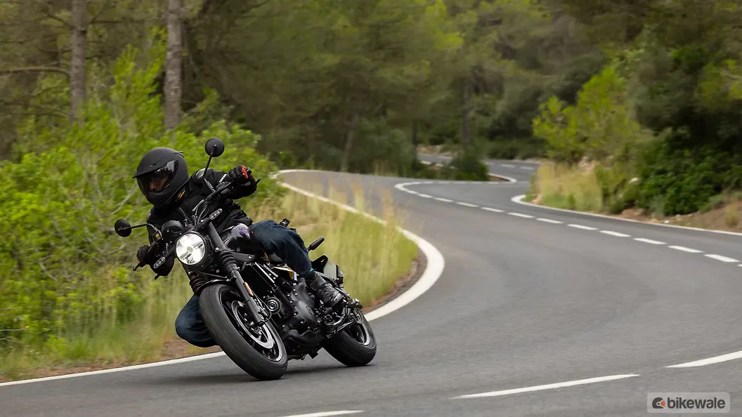 Royal Enfield Guerrilla 450 Right Side View Image – BikeWale