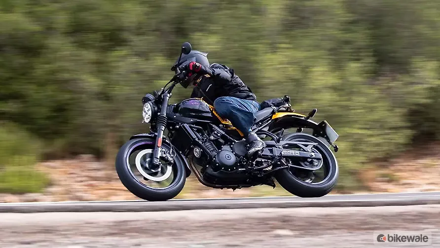 Royal Enfield Guerrilla 450 Right Side View Image – BikeWale