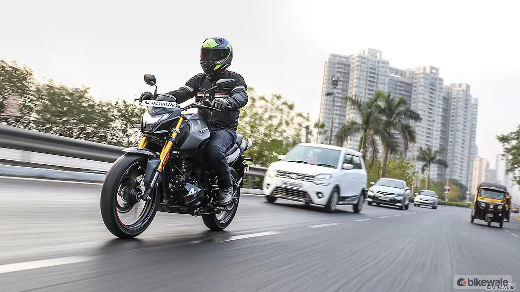 Hero Xtreme 160R 4V Engine From Right Image – BikeWale