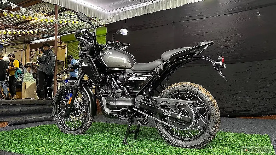 Yezdi Adventure [2024] Left Rear Three Quarter Image – BikeWale