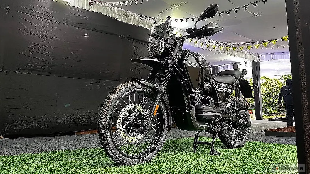 Yezdi Adventure [2024] Left Front Three Quarter Image – BikeWale