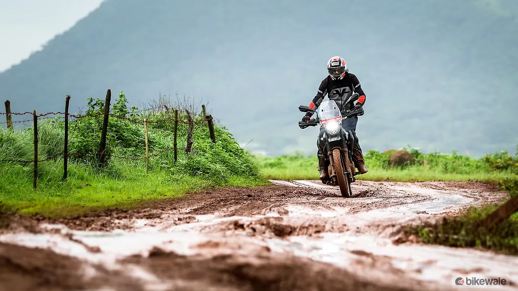 Yezdi Adventure [2024] Front View Image – BikeWale