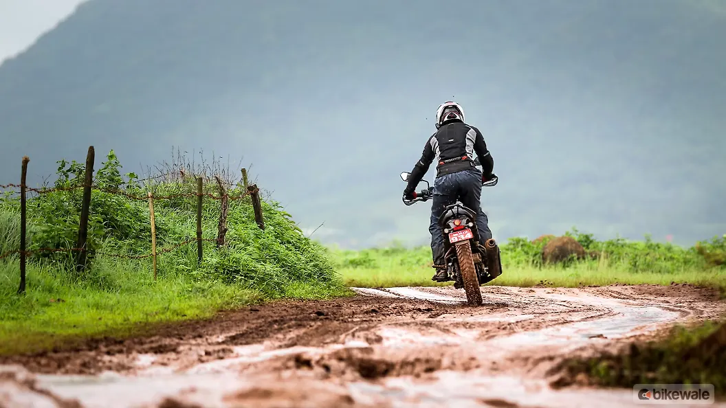 Yezdi Adventure [2024] Rear View Image – BikeWale