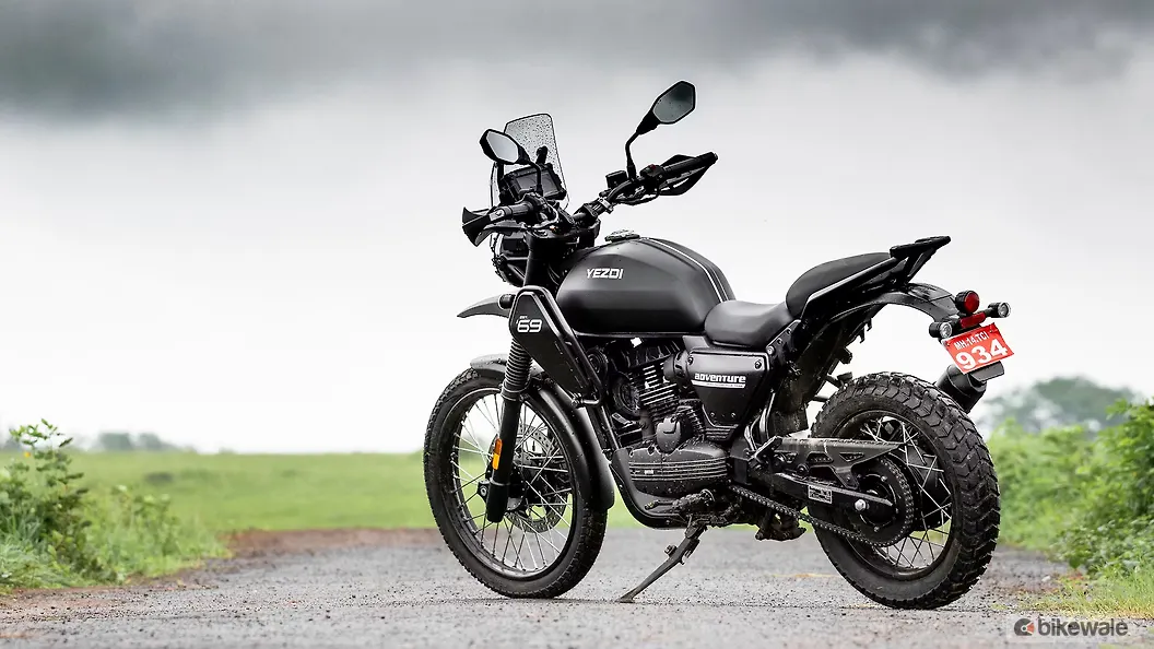Yezdi Adventure [2024] Right Side View Image – BikeWale