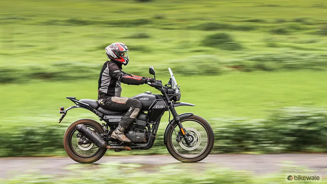 Yezdi Adventure Right Side View Image – BikeWale
