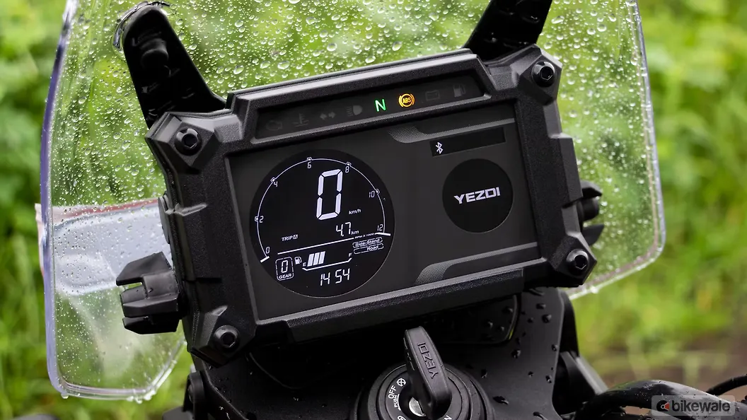 Yezdi Adventure TFT / Instrument Cluster Image – BikeWale