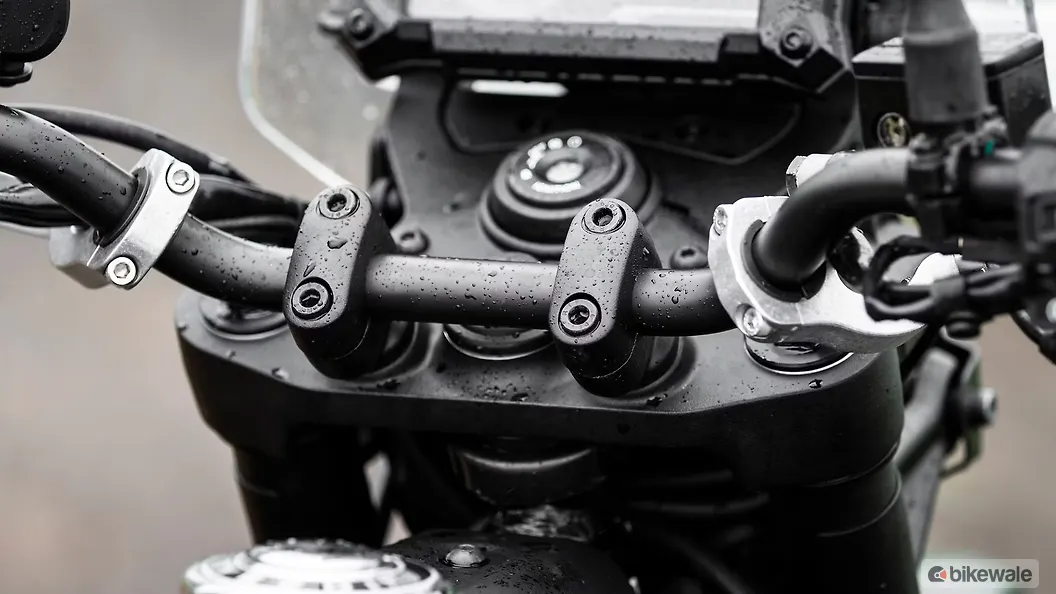 Yezdi Adventure Handlebar Clamp Image – BikeWale