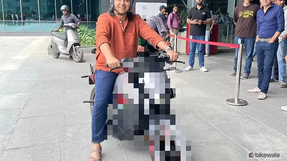 OLA Roadster Right Rear Three Quarter Image – BikeWale