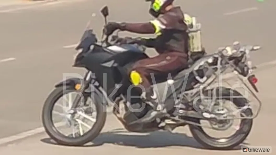 Kawasaki Versys-X 300 [2025] Rear View Image – BikeWale