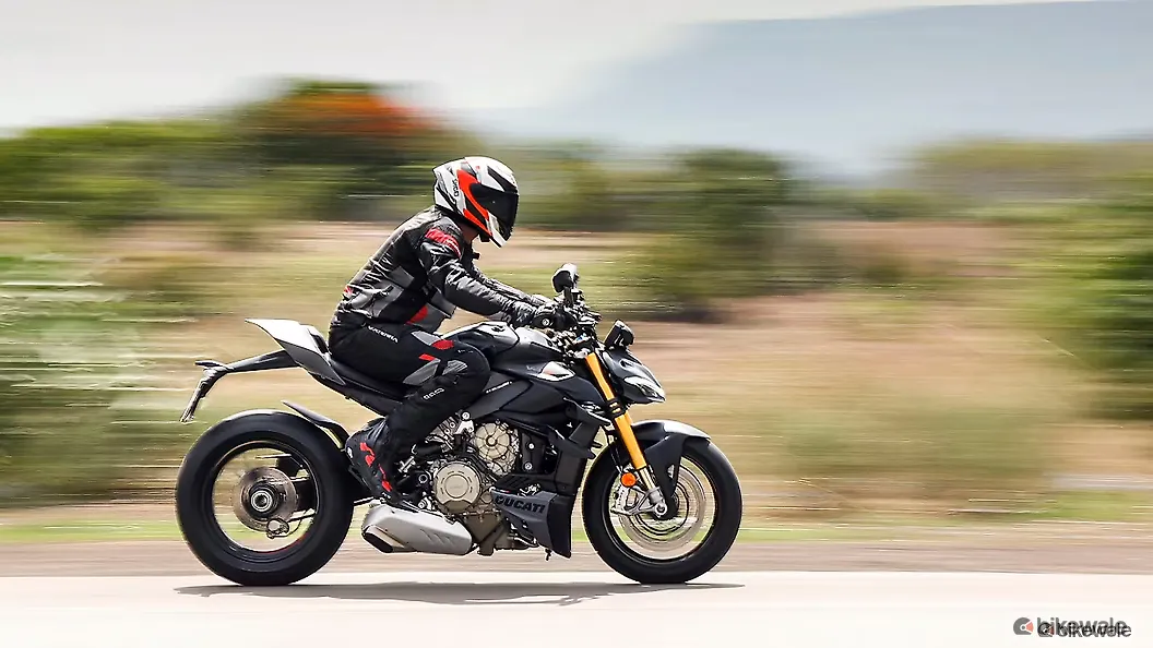 Ducati Streetfighter V4 Right Side View Image – BikeWale