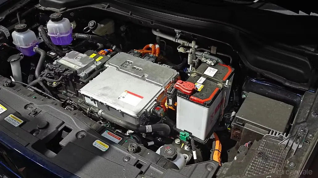 XUV 3XO EV Open Fuel Lid Image, XUV 3XO EV Photos in India - CarWale