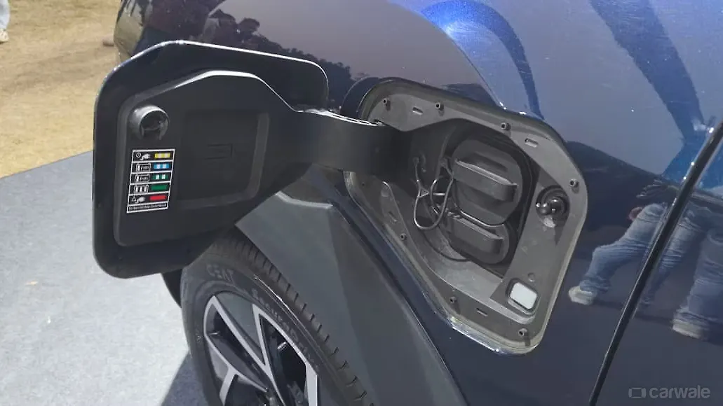 XUV 3XO EV Open Fuel Lid Image, XUV 3XO EV Photos in India - CarWale