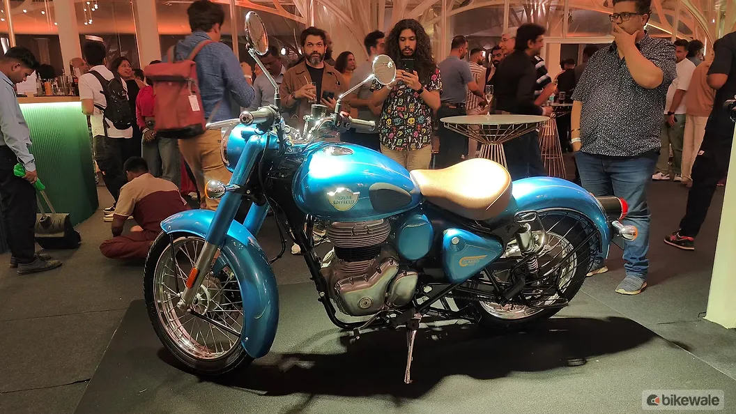 Royal Enfield Classic 350 Left Front Three Quarter Image – BikeWale