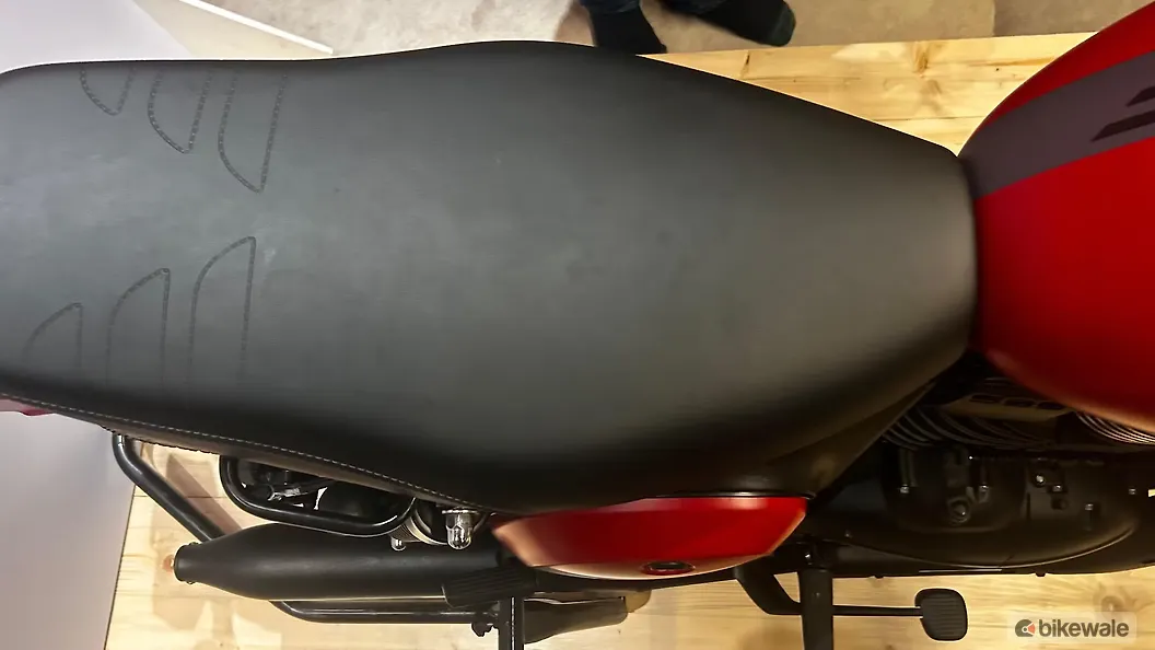 Jawa 42 Fuel Tank Image – BikeWale