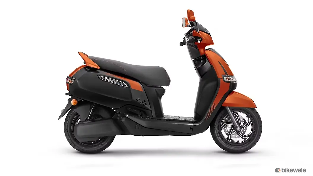 TVS iQube Right Side View Image – BikeWale