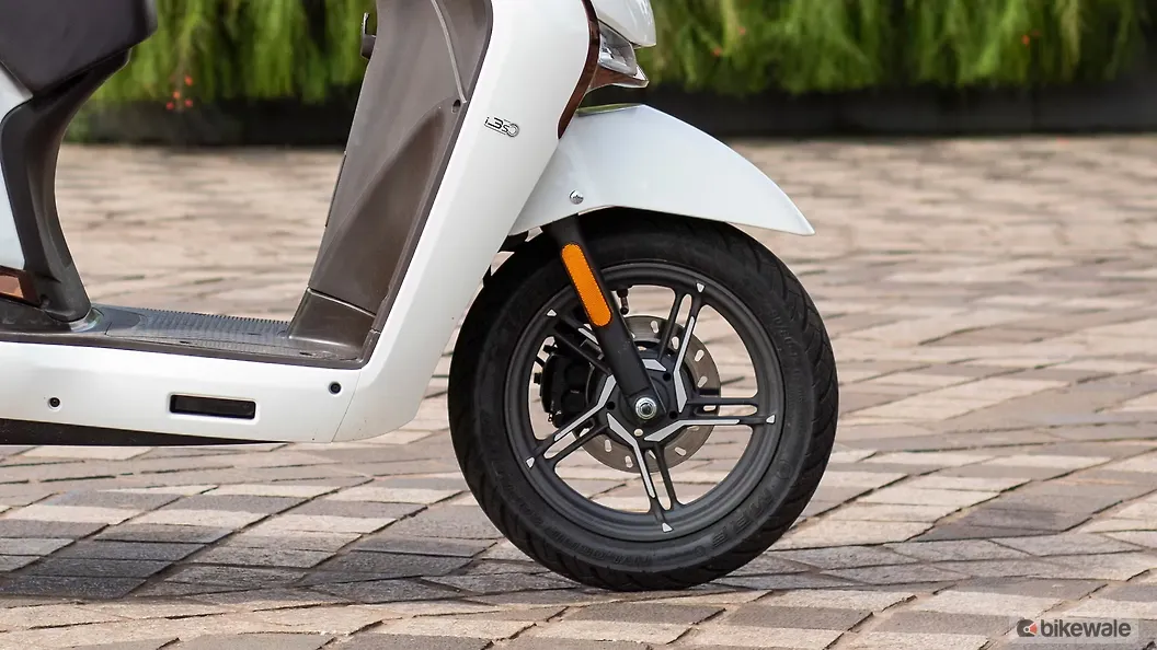 Hero Destini 125 USB Charging Port Image – BikeWale