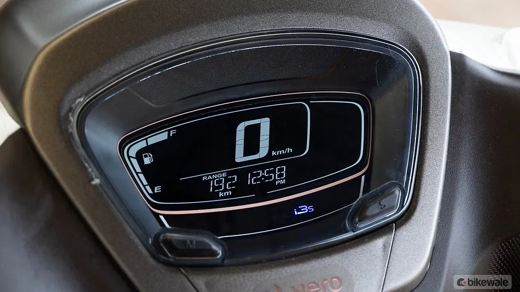 Hero Destini 125 USB Charging Port Image – BikeWale