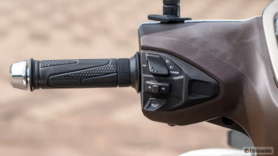 Hero Destini 125 Left Side Handlebar Grip Image – BikeWale