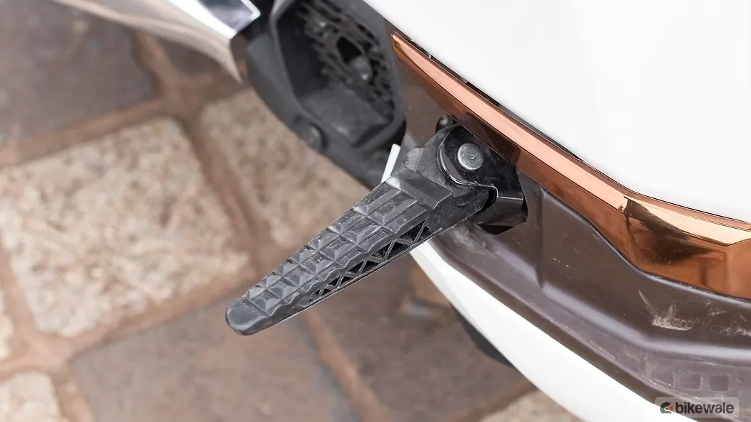 Hero Destini 125 USB Charging Port Image – BikeWale