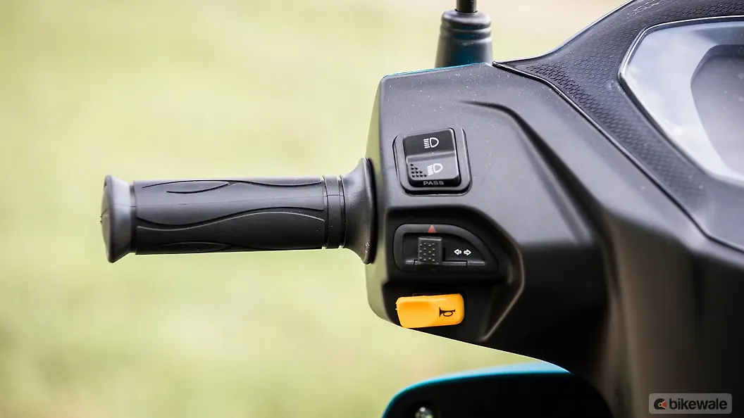 TVS Jupiter Left Side Handlebar Grip Image – BikeWale