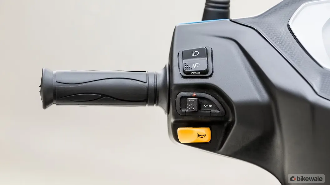 TVS Jupiter Left Side Handlebar Grip Image – BikeWale