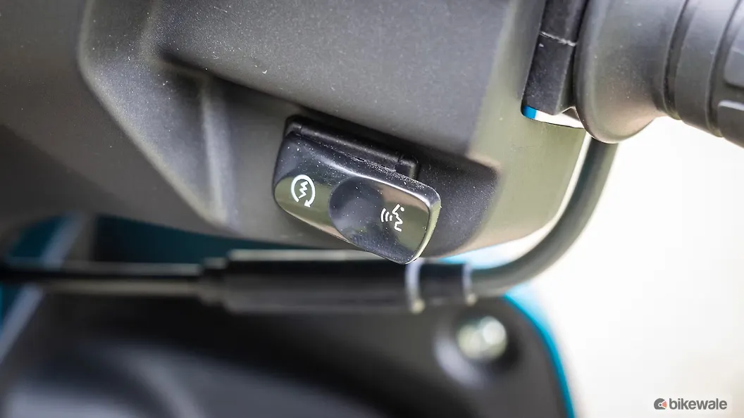 TVS Jupiter Horn Switch Image – BikeWale