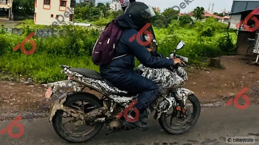 बजाज पल्सर N125 Right Side View तस्वीरें - बाइकवाले