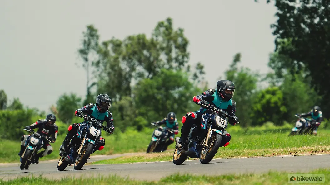 TVS Apache RTR 200 4V Left Front Three Quarter Image – BikeWale