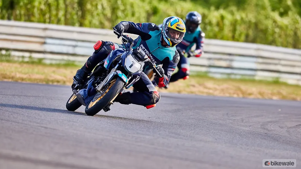 TVS Apache RTR 200 4V Left Front Three Quarter Image – BikeWale