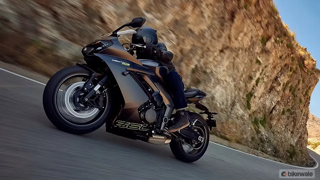 Triumph Daytona 660 Left Front Three Quarter Image – BikeWale