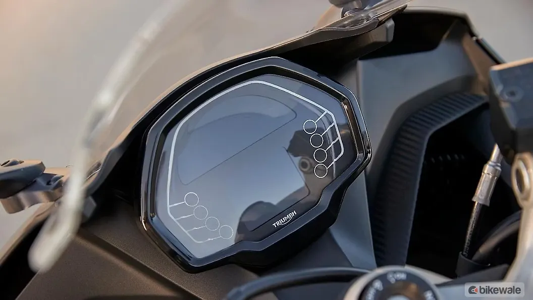 Triumph Daytona 660 TFT / Instrument Cluster Image – BikeWale