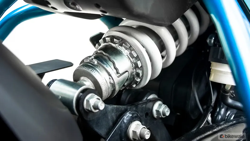 Royal Enfield Guerrilla 450 Rear Tyre Image – BikeWale